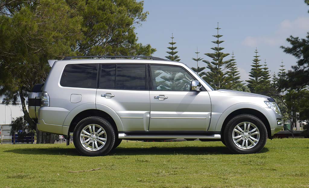 2019 Mitsubishi Pajero Exceed 4WD - Bay City Mitsubishi