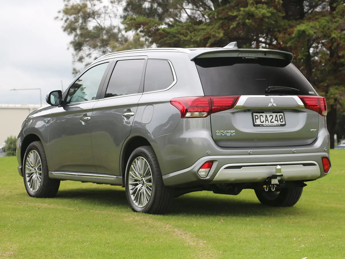 2021 mitsubishi outlander hybrid store
