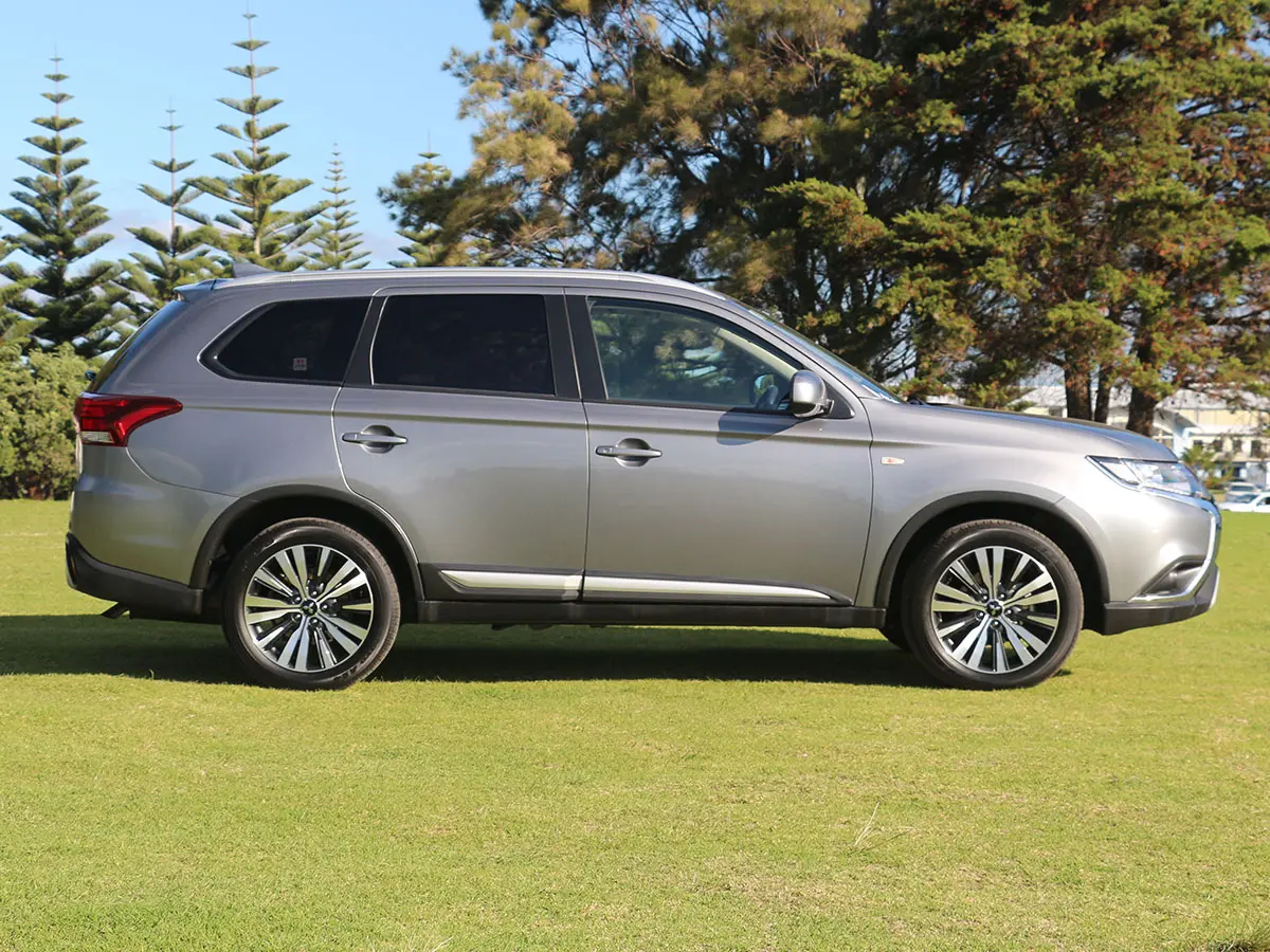 2020 Mitsubishi Outlander LS 2.4L Petrol 7 Seater Automatic - Bay City ...