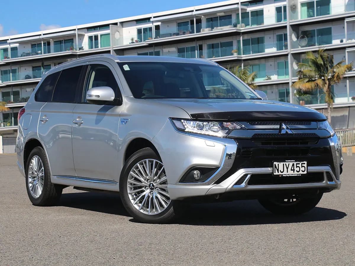 2021 Mitsubishi Outlander PHEV XLS 94kw 4WD - Bay City Mitsubishi
