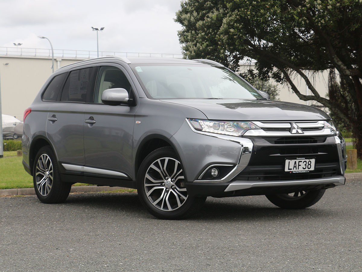 2017 Mitsubishi Outlander LS 2.4L Petrol 4wd 7 Seater Automatic - Bay ...