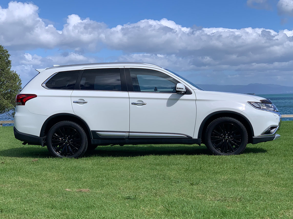 2017 Mitsubishi Outlander VRX 2.3L Diesel 4WD 6 Speed Auto - Bay City ...