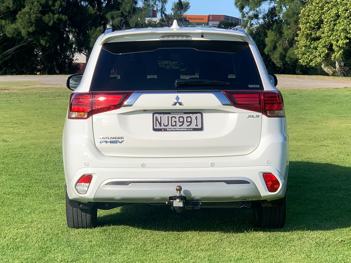 2021 Mitsubishi Outlander PHEV XLS 4WD - Bay City Mitsubishi