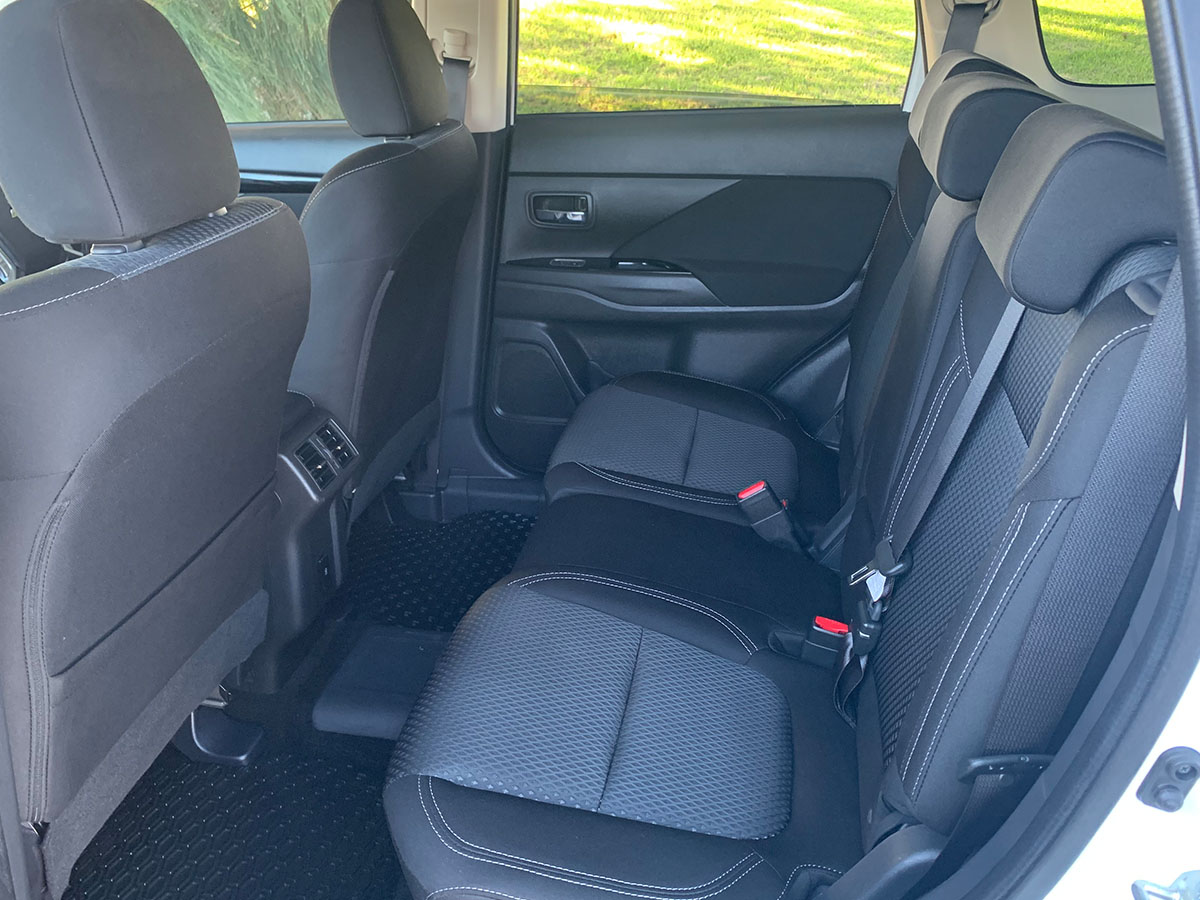 2021 Mitsubishi Outlander PHEV XLS 4WD - Bay City Mitsubishi