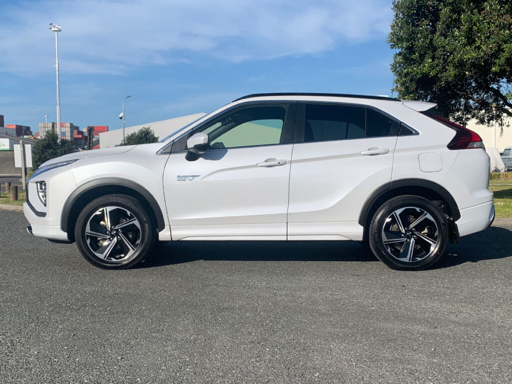 2022 Mitsubishi Eclipse Cross PHEV VRX Hybrid 4WD - Bay City Mitsubishi