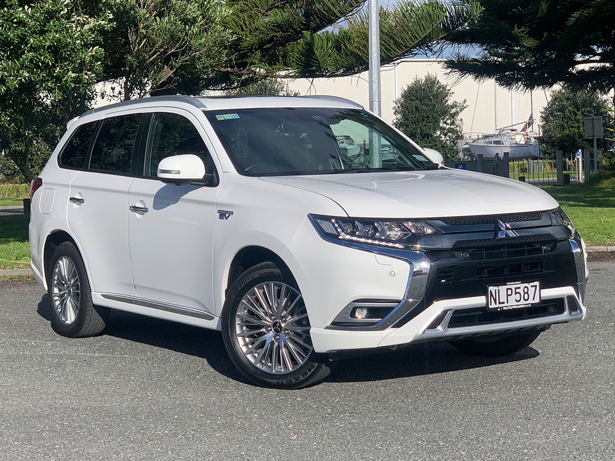 2021 Mitsubishi Outlander VRX PHEV HYBRID 4WD - Bay City Mitsubishi