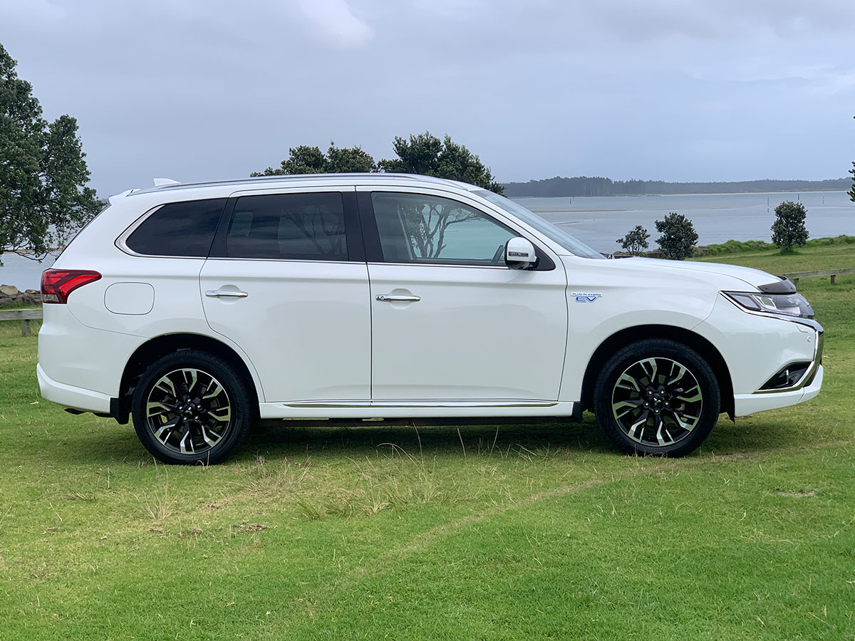 2018 Mitsubishi Outlander VRX PHEV HYBRID 88Kw 4WD - Bay City Mitsubishi