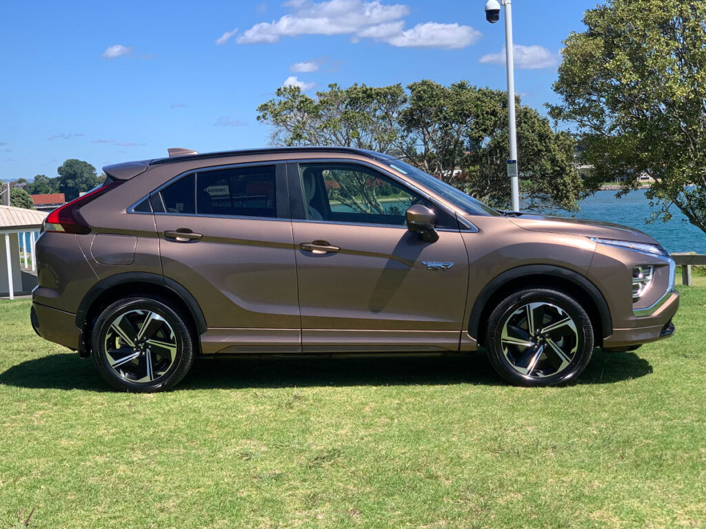 2022 Mitsubishi Eclipse Cross VRX PHEV 4WD 94Kw - Bay City Mitsubishi