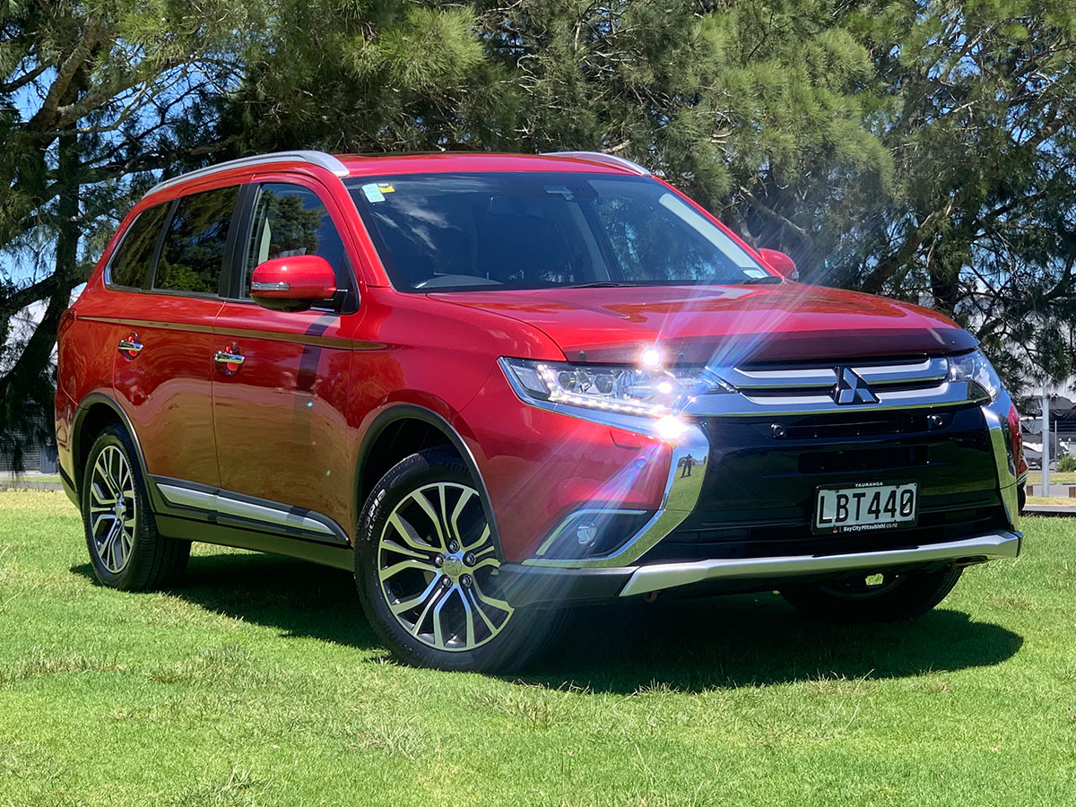 2017 Mitsubishi Outlander VRX 4WD 7 Seater 2.4L Petrol - Bay City ...
